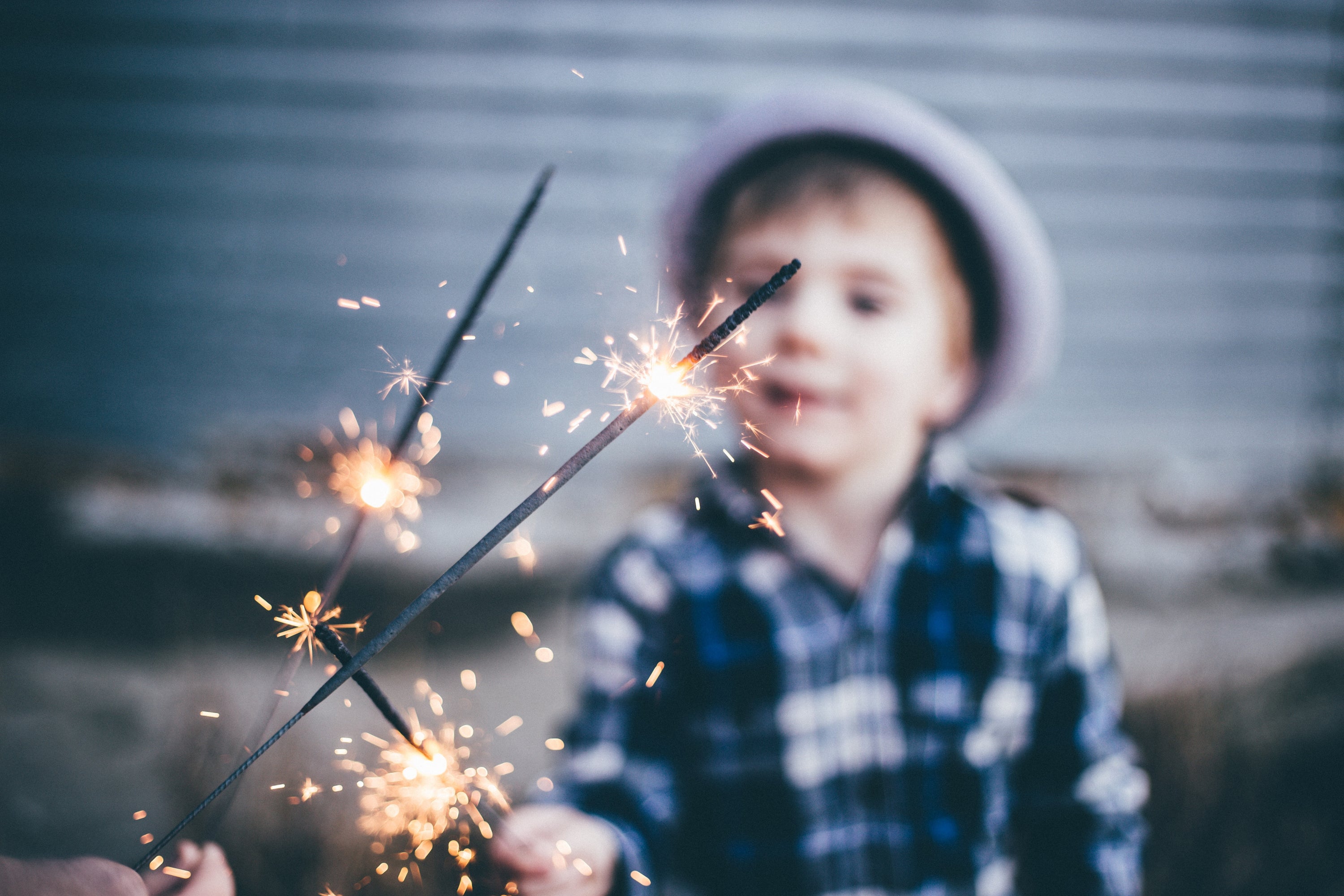 How To: Teach Your Kids to Make a Small Bonfire – Sawyer